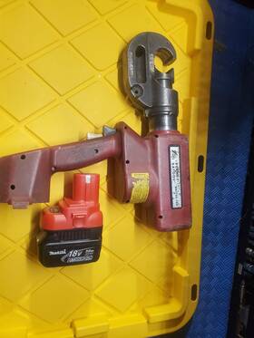 BURNDY BAT750-14V Batool Hydraulic Press Battery Adapter